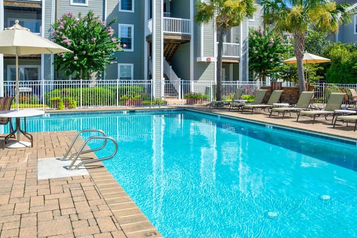 Master Bedroom With Private Bathroom 420 Friendly - Chesapeake, VA