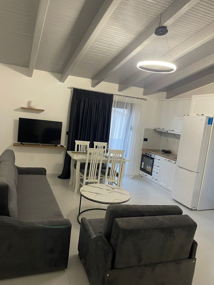 Sea View Apartament / 2 Balconies/ 5 Guests. - 薩蘭達