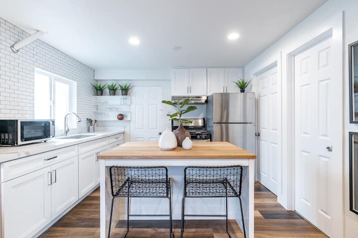 Modern San Diego Cottage • Walkable Everywhere! - San Diego, CA