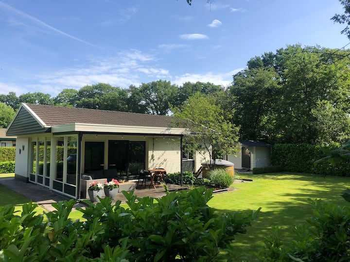 Heerlijk Vakantiehuis Met Grote Tuin + Hottub - Nordhorn