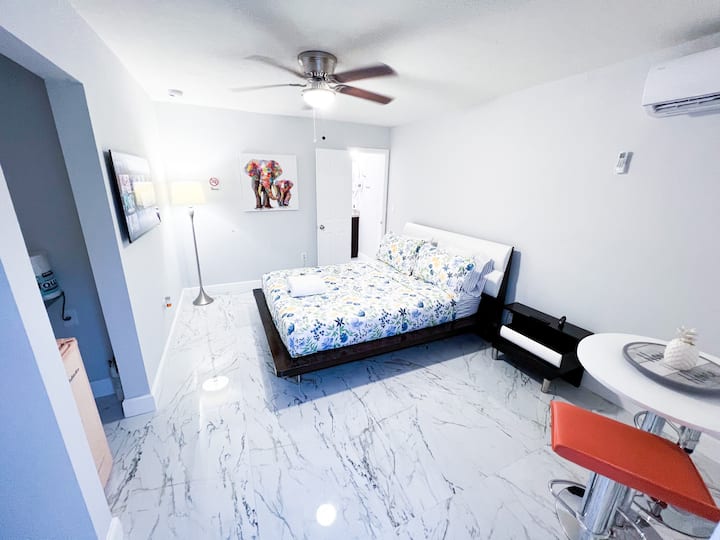Beautiful And Lovely Studio - Miami Gardens, FL