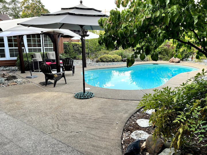 Poolside Studio - Redding, CA