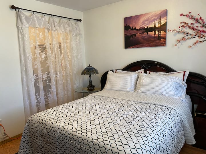 Mb With Private Bathroom, Queen Bed, Tv, And A/c - Everett, WA