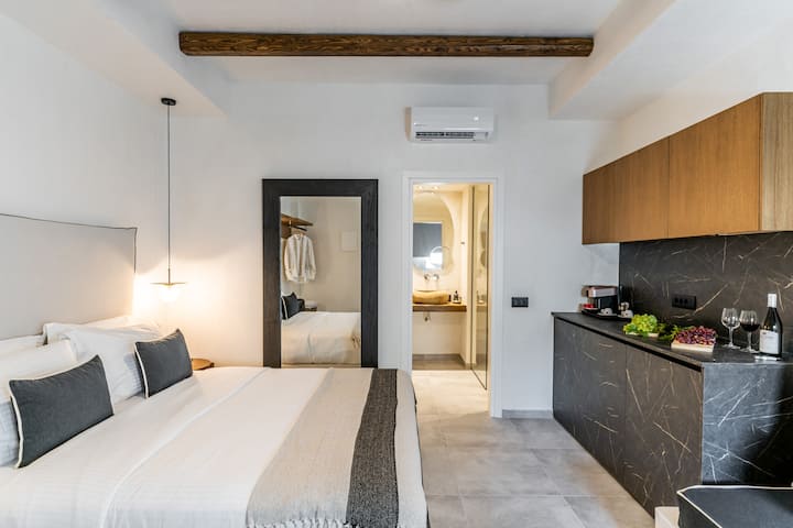 Triple Room In Amer Suites - Santorini