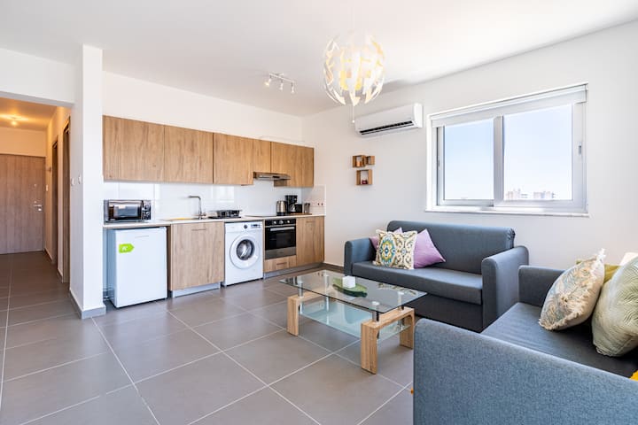 Silver Line 1-bedroom Apt & Balcony In Larnaca - Larnaca