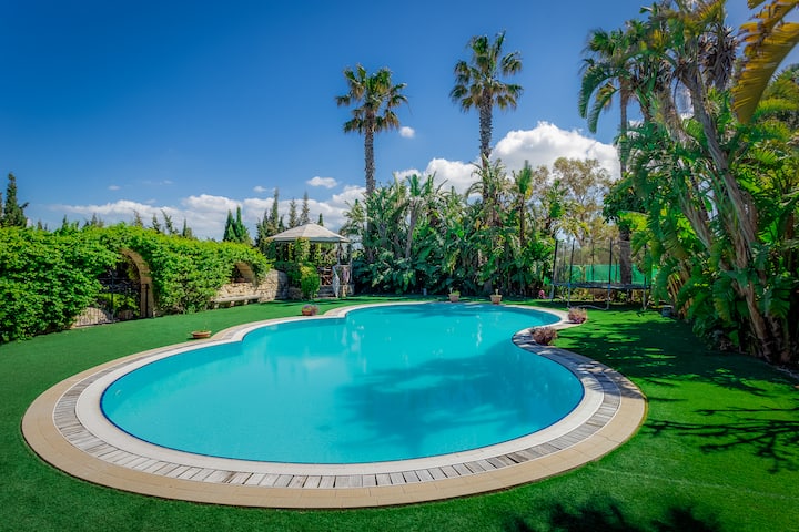 Stay At The Secret Villa W. Lagoon Pool - Malte