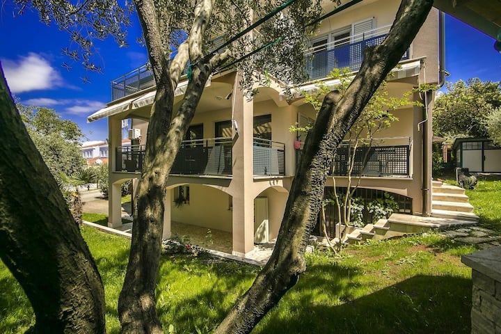 Lovely 2-bed Room Apartment With A Beautiful View - Poreč