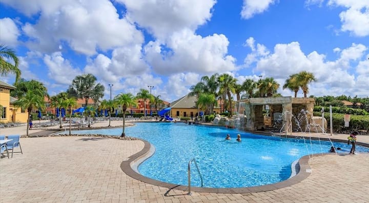 Resort Stay 6 Miles To Disney! Theme Rooms! Pool! - Florida