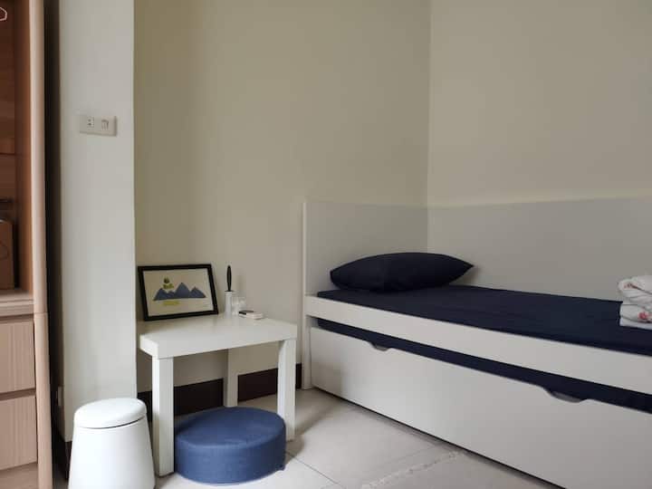 ［伍樓 Medium］歡迎長租  板橋車站步行5分鐘 | 近高鐵台鐵捷運公車 | 近好初早午餐 - 五股區