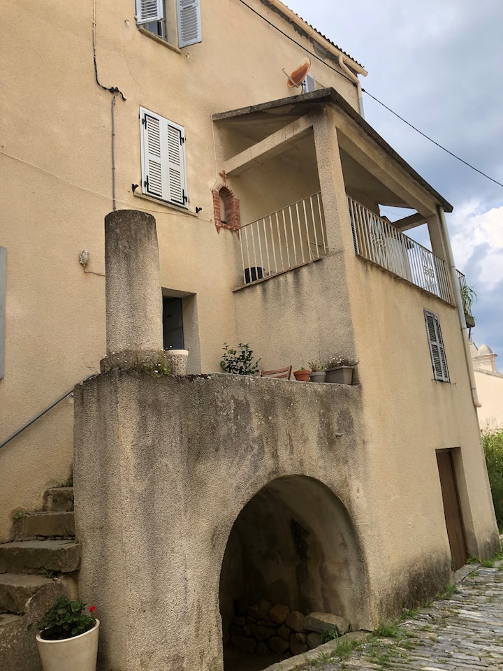 Studio Privée Dans Une Maison De Village . - Corte