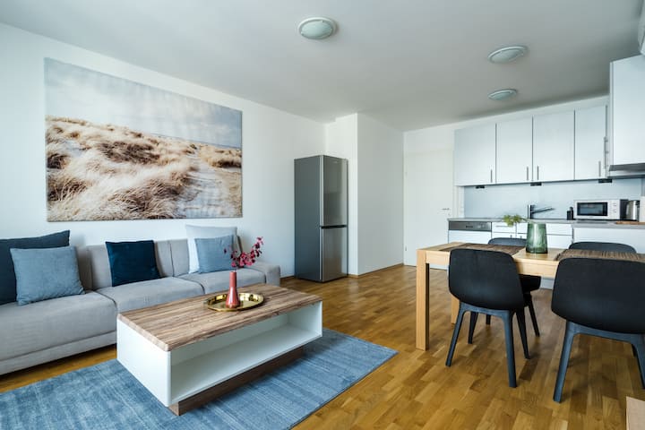 Upperfloor Apart. W/ Sky Park View & Free Parking - Bratislava
