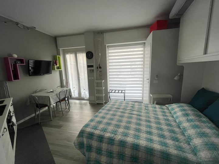 Monolocale Con Angolo Cottura E Bagno A Sanremo - Sanremo