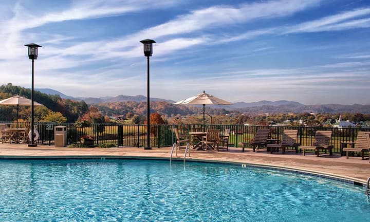 Smoky Mountains Resort 3br Unit - Pigeon Forge, TN