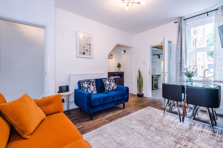 Charming 3 Bed Home In The Garden Quarter, Chester - Chester, UK