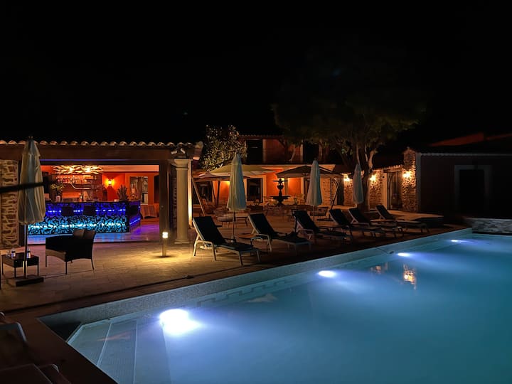 Au Calme , Villa Exceptionnelle, Avec Piscine - Le Lavandou