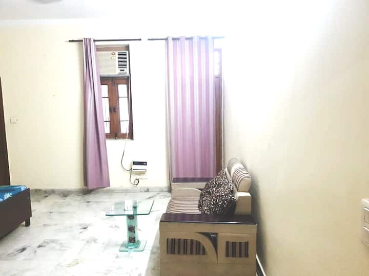 Big Size 1 Bedroom Attach Bathroom At 1st Floor - Gurugram