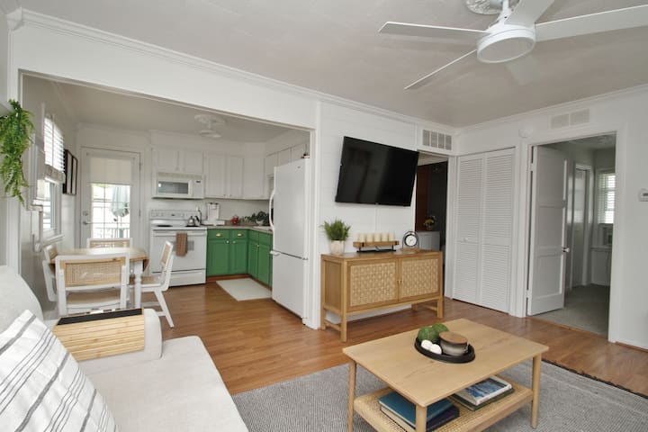 Location! 2bd/1ba With 2 Patios On Wamplers Lake. - Faster Horses