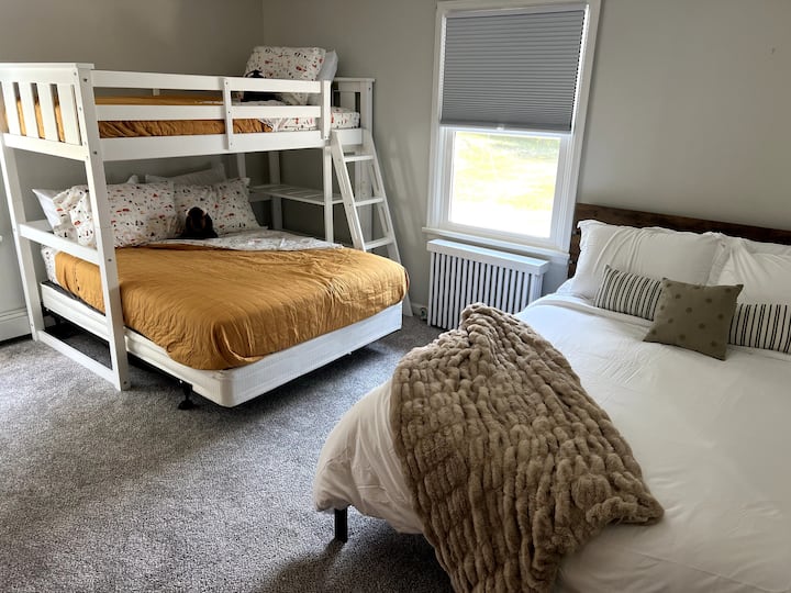 Cheerful 2-bedroom Home Minutes From Downtown Psu - Black Moshannon State Park, Philipsburg