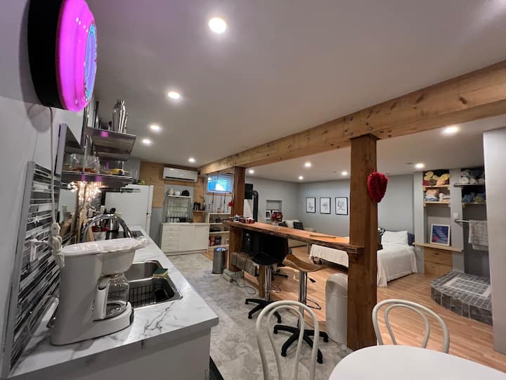 Adorable Studio Apartment In Crichton Park - Halifax Regional Municipality