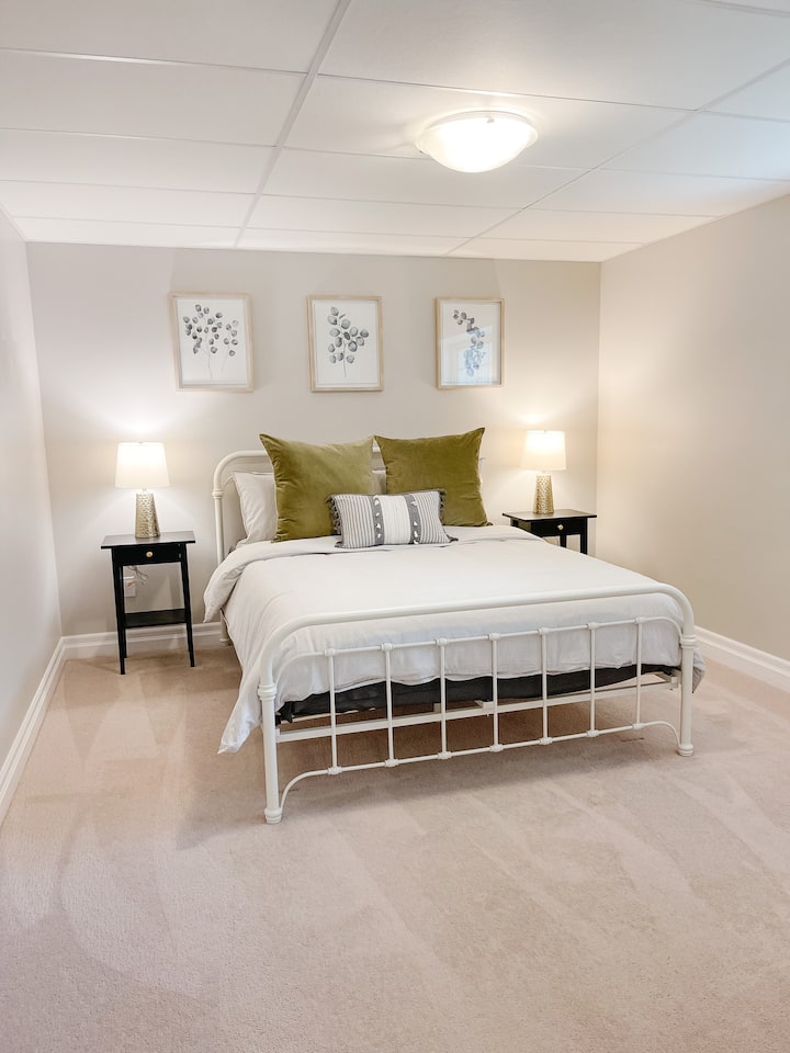 Adorable All Inclusive Apartment On Airport Hill - North Bay