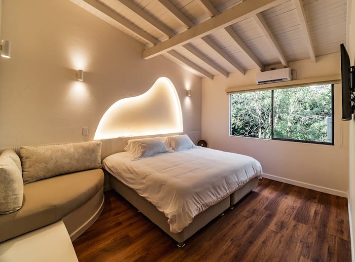 Private Room Near Provenza With Working Space - Medellín, Colombia