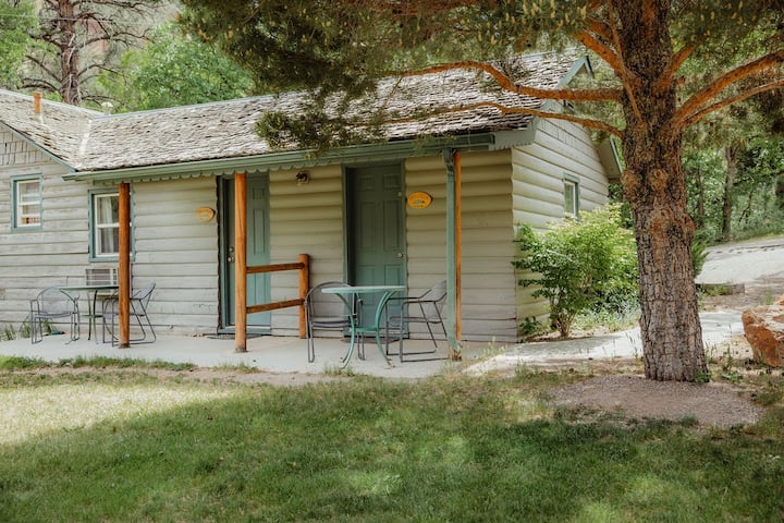 Quaint Robber's Roost Cabin Along The River! - Fremont Indian State Park and Museum, Sevier