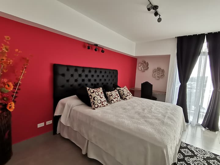 Casa Del Arbol, 3 Room 1king, 2queen + 3.5 Bath - El Salvador
