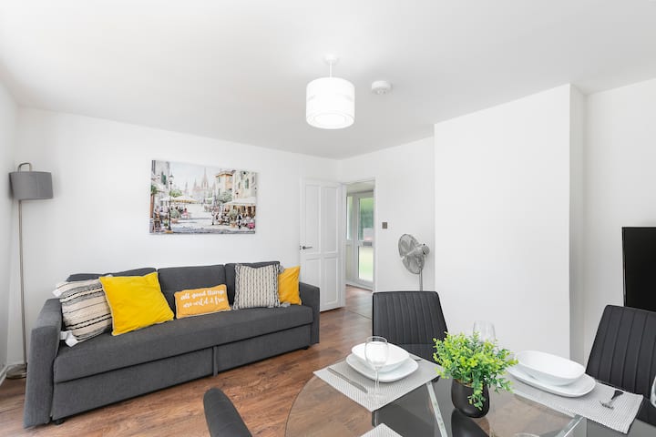 Charming 2bed House In Stevenage, Garden & Parking - Stevenage