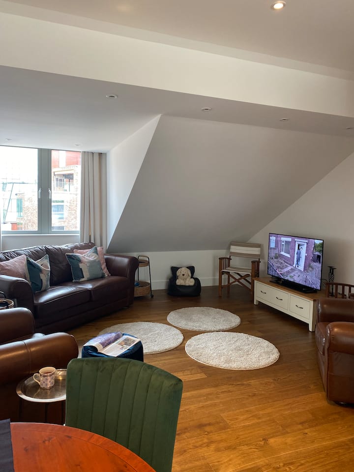 Luxury, Loft Apartment, 3 Bedrooms & 2 Bathrooms - Harrogate