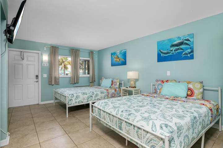 Latitude 26 Resort & Marina - 2 Queen Studio - Ada - Fort Myers Beach, FL