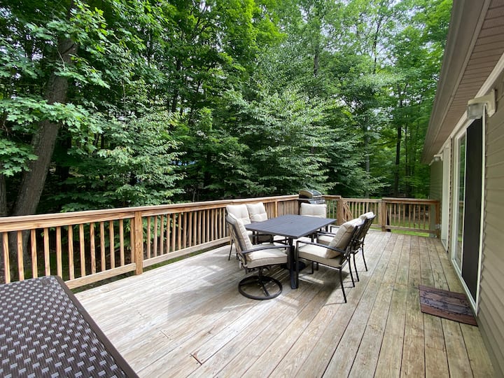New* Hidden Haven Located In The Hideout, Pa - Lake Ariel