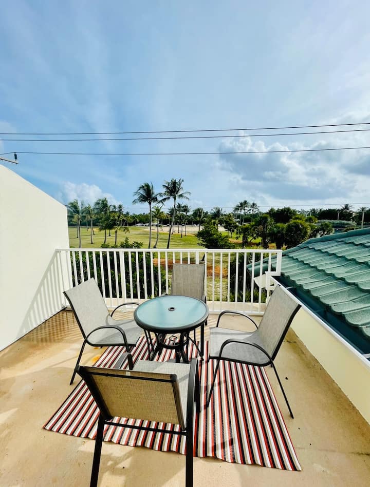 Lovely 2 Bedroom Condo Walking Distance To Beach - Jupiter, FL