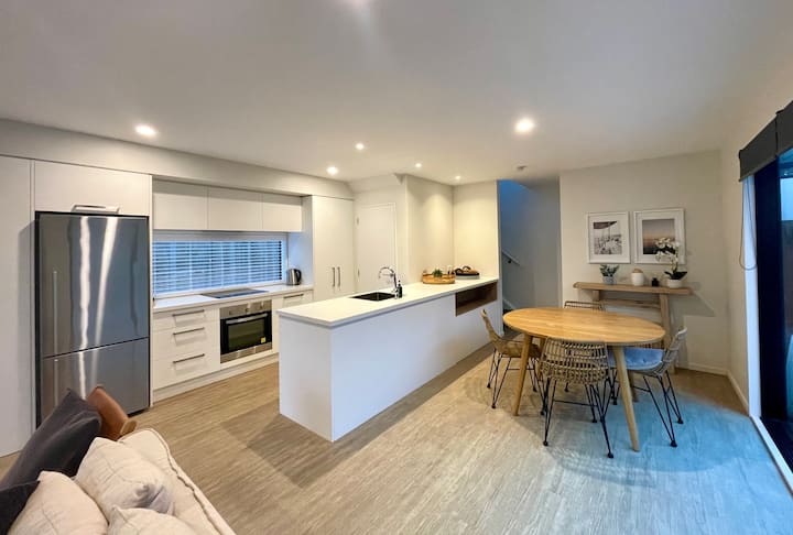 Spacious Home Close To City, With Free Parking - Christchurch