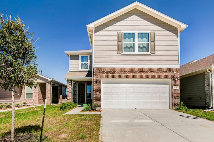 Newly Built Spacious Modern & Family Friendly Home - Spring