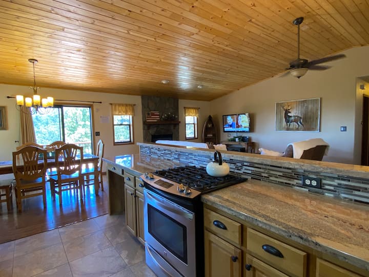 View And Relax, Modern Rustic Getaway, Hot Tub - Big Bear, CA