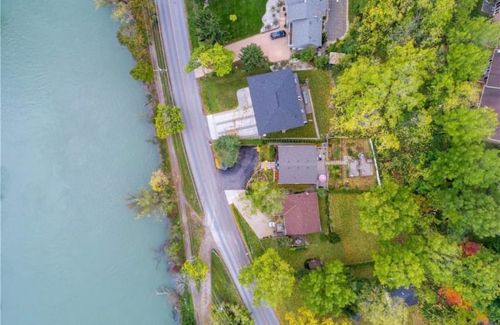 Cottage On The Water | Hot Tub - Niagara-on-the-Lake