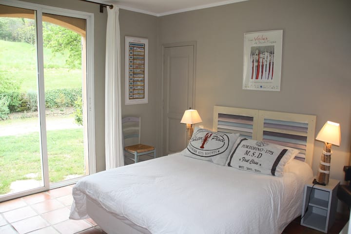 Agréable Chambre D'hôtes Avec Piscine - Sainte-Maxime