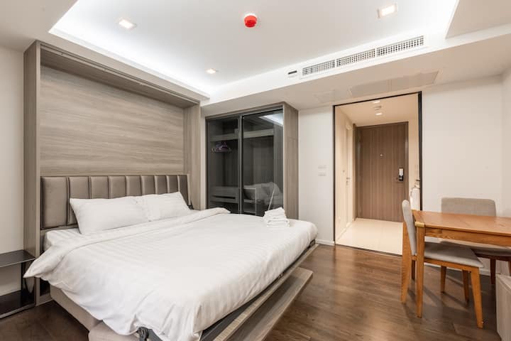 7f Central Bkk @ Bts Asok & Mrt Sukhumvit (107) - Bangkok