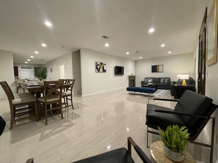 *New* Luxury Disneyland Vacation W/ Game Room - Santa Ana, CA
