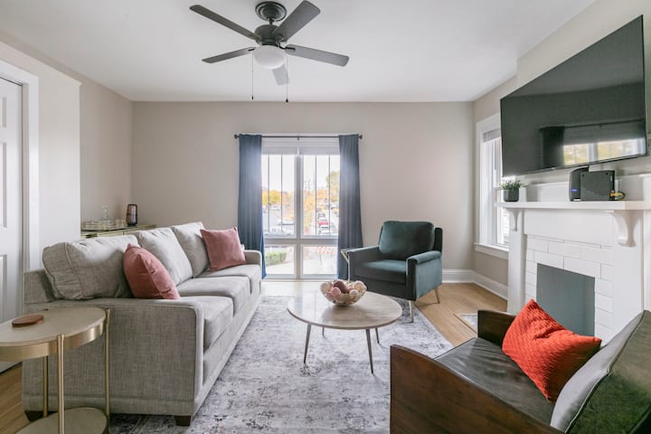 Newly-updated Dt 2br Apartment W/ Free Parking - Lexington, KY