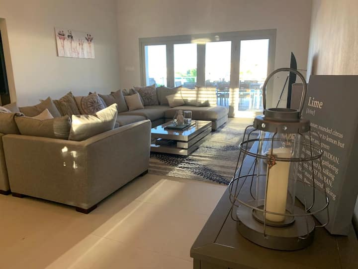 Exquisite 4 Bedroom Villa With Pool & Dock - Antigua and Barbuda