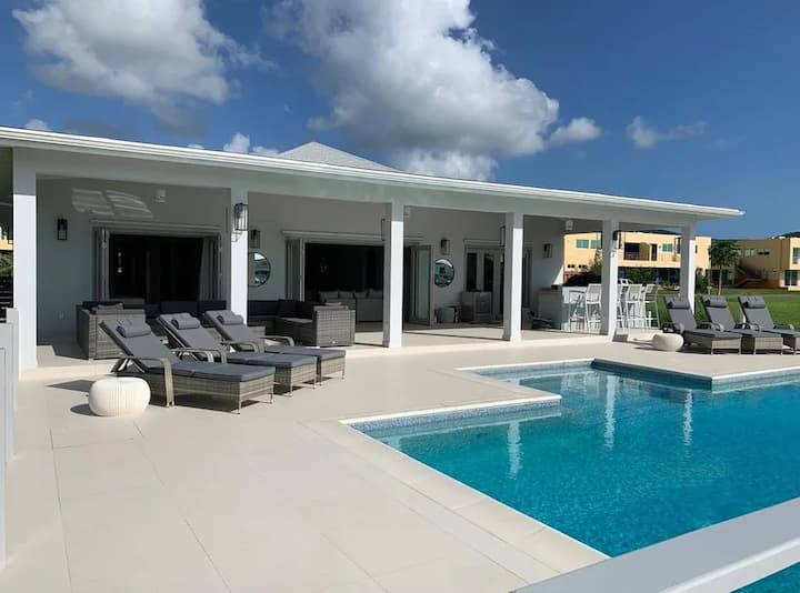 Exquisite 4 Bedroom Villa With Pool & Dock - Antigua and Barbuda