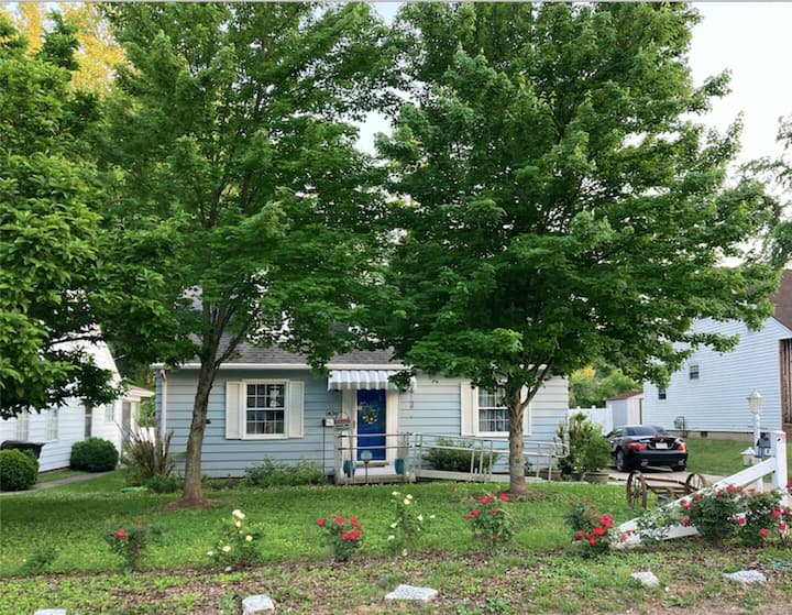Lovely Cottage - South Shore, KY