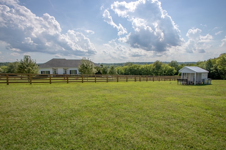 5 Acre 3 Bedroom Farmhouse Next Door To Troubadour - Tennessee Renaissance Festival