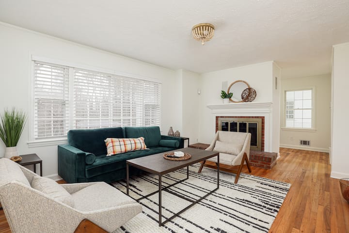 Cozy With A Side Of Location! - Alpharetta, GA