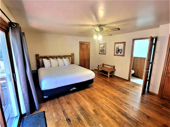 Woodland House At Edge-o-dells Resort - Wisconsin Dells, WI