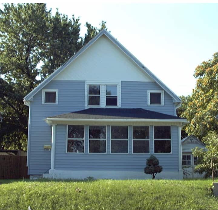 Upper Spacious 1 Bedroom Near Promedia Toledo - Toledo, OH