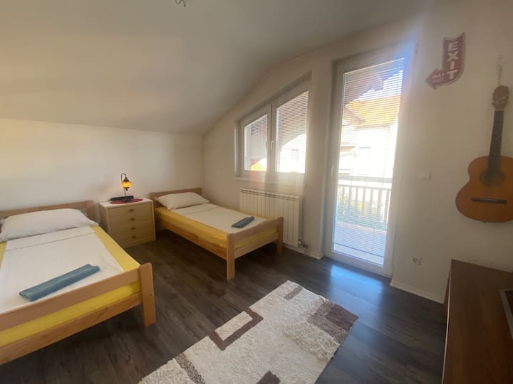 Big Room(2beds), Balcony,wi-fi & Parking - Sarajevo