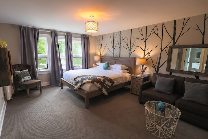 Escarpment King Suite At Sequel Inn - Creemore