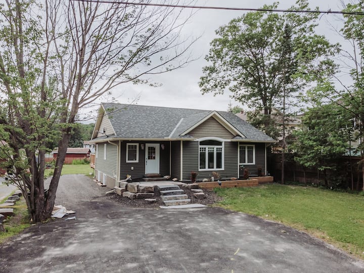 Muskoka Cottage With Pool - Huntsville